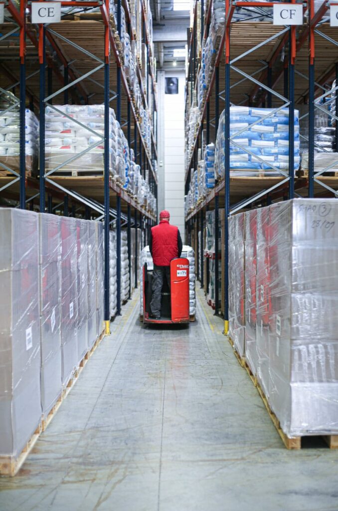 Comment accéder au métier d'agent logistique