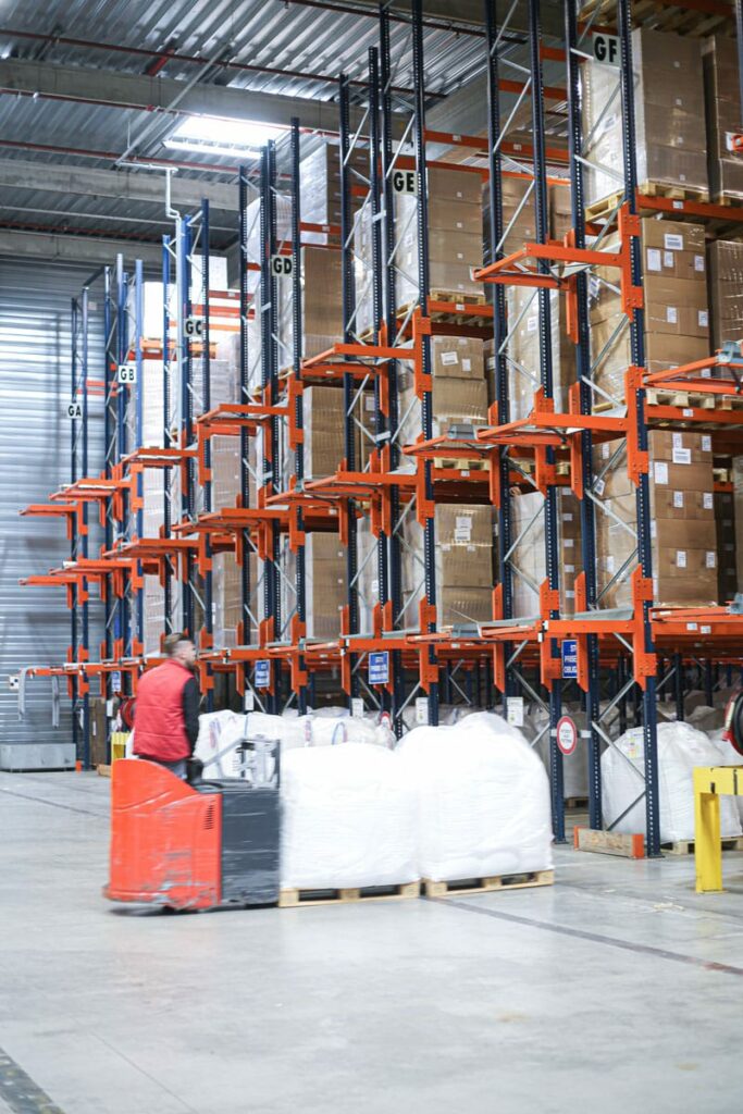 Comment accéder au métier d'agent logistique